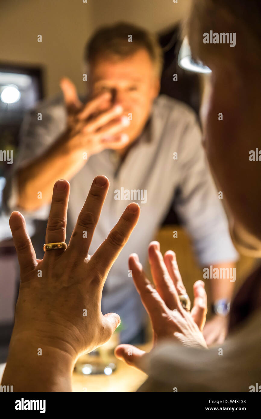 Symbol photo, argument, man and woman argue, discuss controversially ...