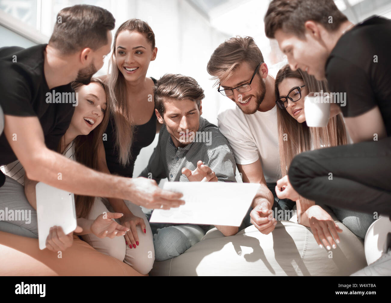 Group young entrepreneurs plan hi-res stock photography and images - Alamy