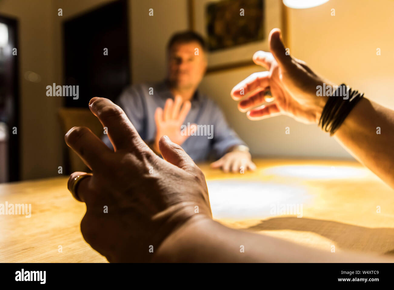 Symbol photo, argument, man and woman argue, discuss controversially ...