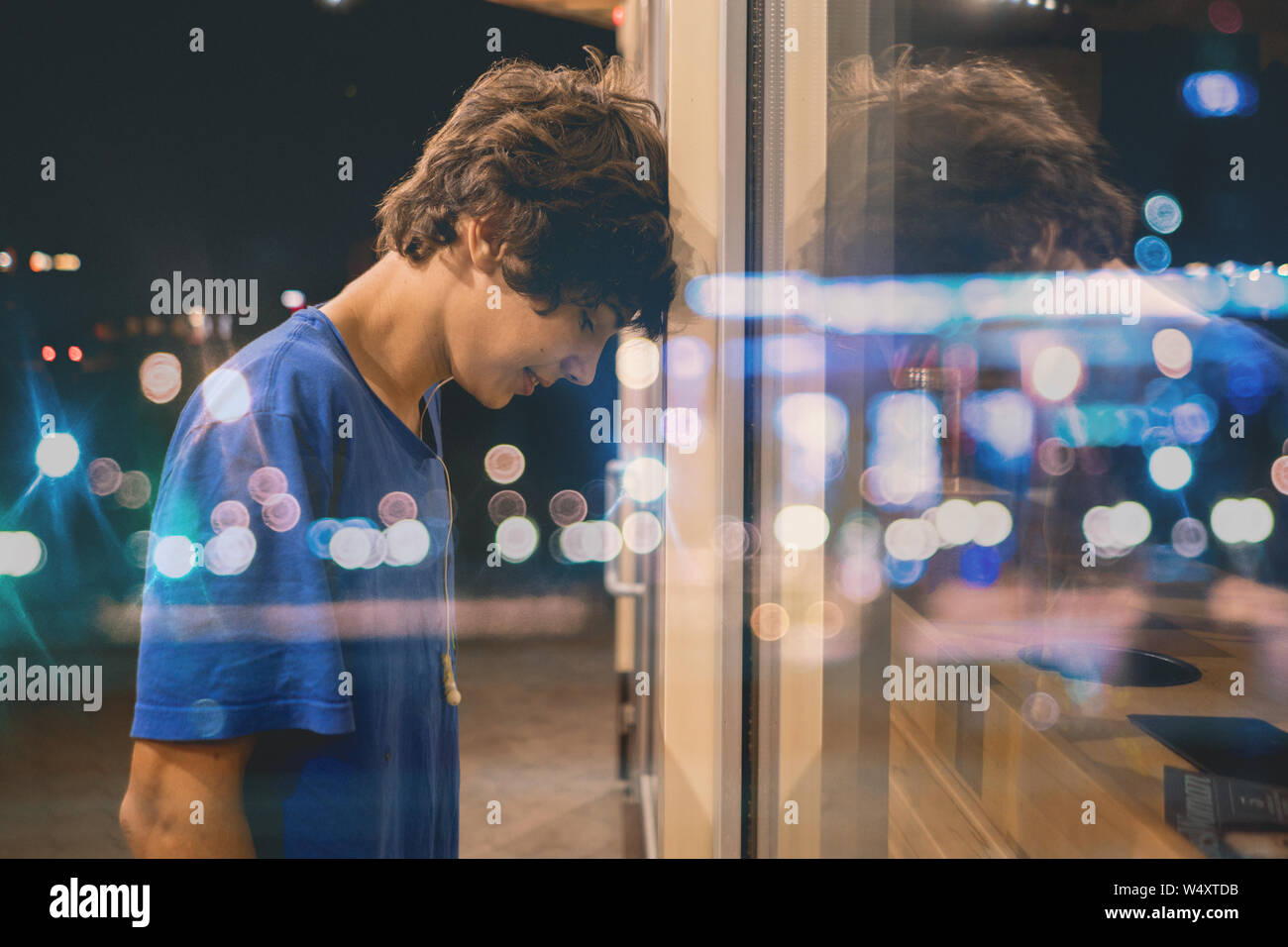 Lean head hi-res stock photography and images - Alamy