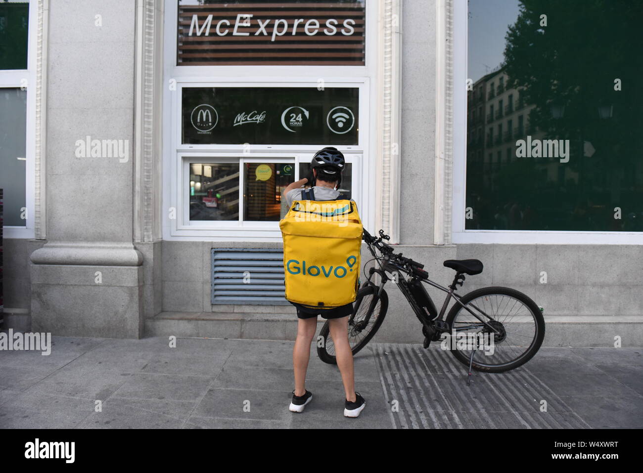 Glovo delivery bags hi-res stock photography and images - Alamy