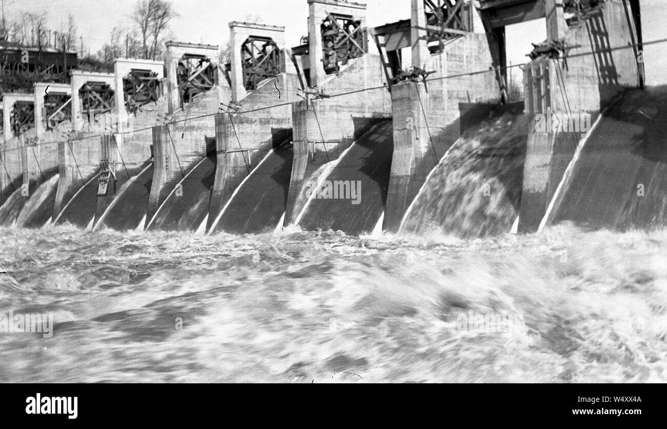 Staudamm Great Falls Tennessee / Dam Great Falls Tennessee Stock Photo ...
