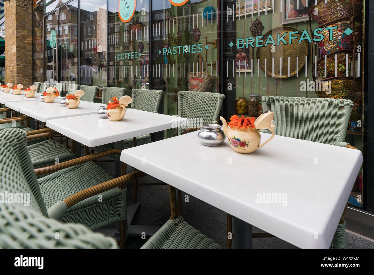 Restaurant brunch london hi-res stock photography and images - Alamy