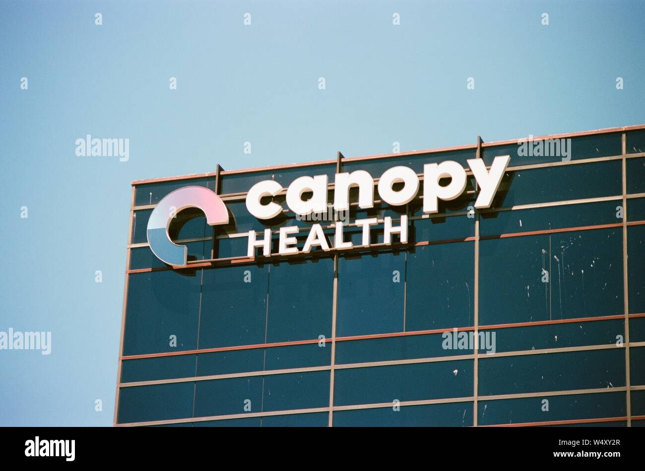 Healthcare company canopy hi-res stock photography and images - Alamy
