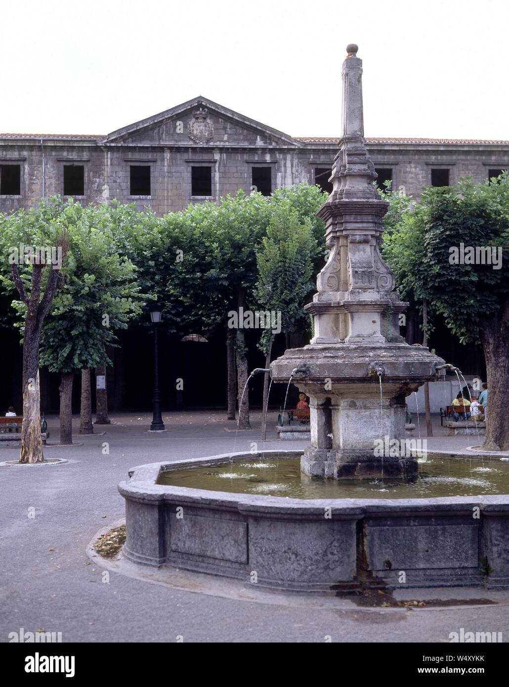 FUENTE Y EDIFICIO DE ADUANA. Location: EXTERIOR. Orduña. Biscay. SPAIN ...