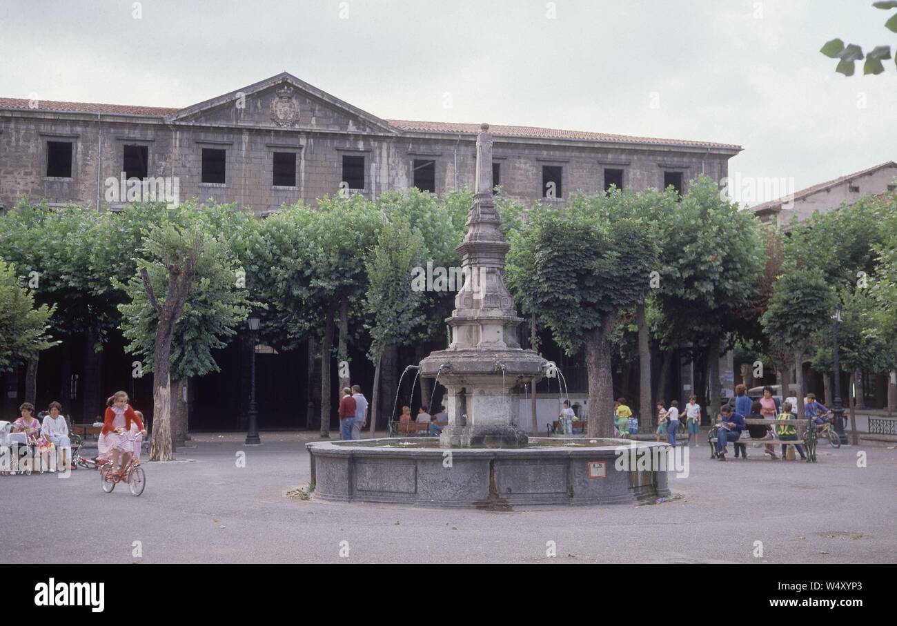 FUENTE Y EDIFICIO DE ADUANA. Location: EXTERIOR. Orduña. Biscay. SPAIN ...