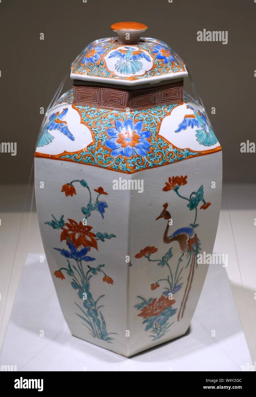 Covered hexagonal jar with flower and bird design, Japan, Arita, Edo ... Covered hexagonal jar with flower and bird design, Japan, Arita, Edo ...