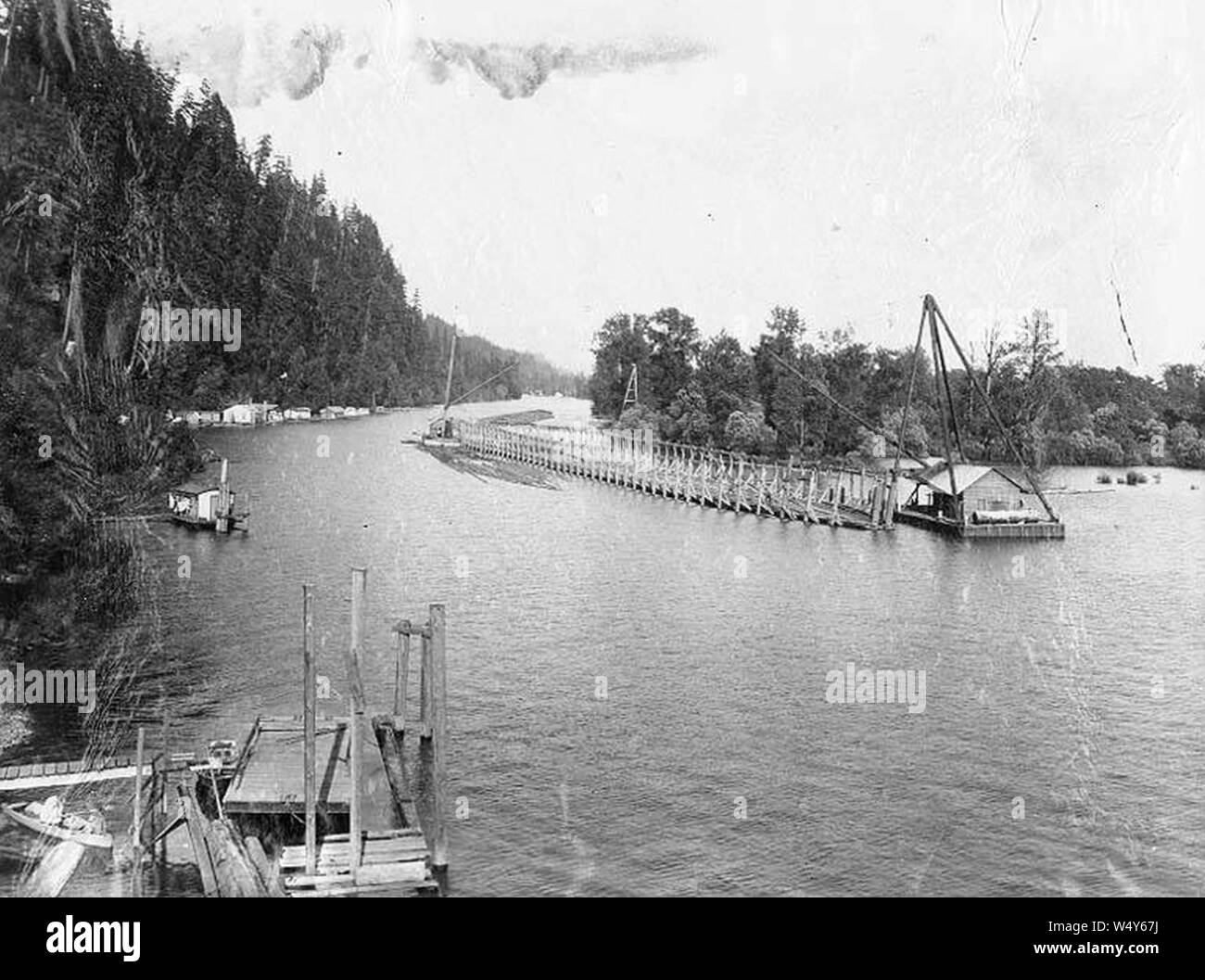 Cradle for constructing Benson log raft on the Columbia River near ...