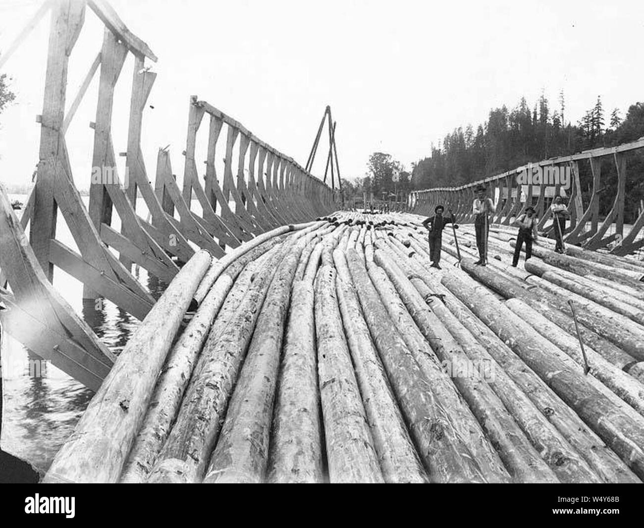 Cradle for constructing Benson log raft on the Columbia River near ...