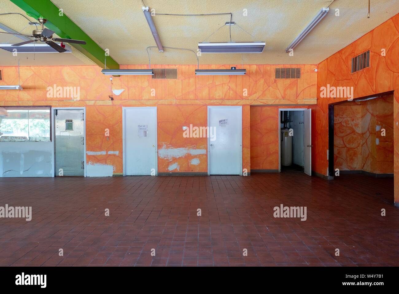 Empty Retail Store High Resolution Stock Photography and Images - Alamy