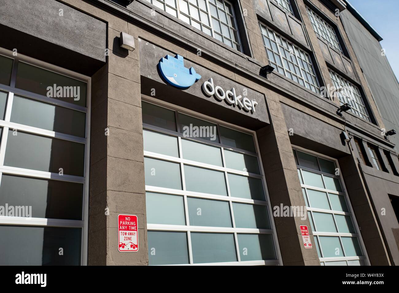 Docker logo hi-res stock photography and images - Alamy