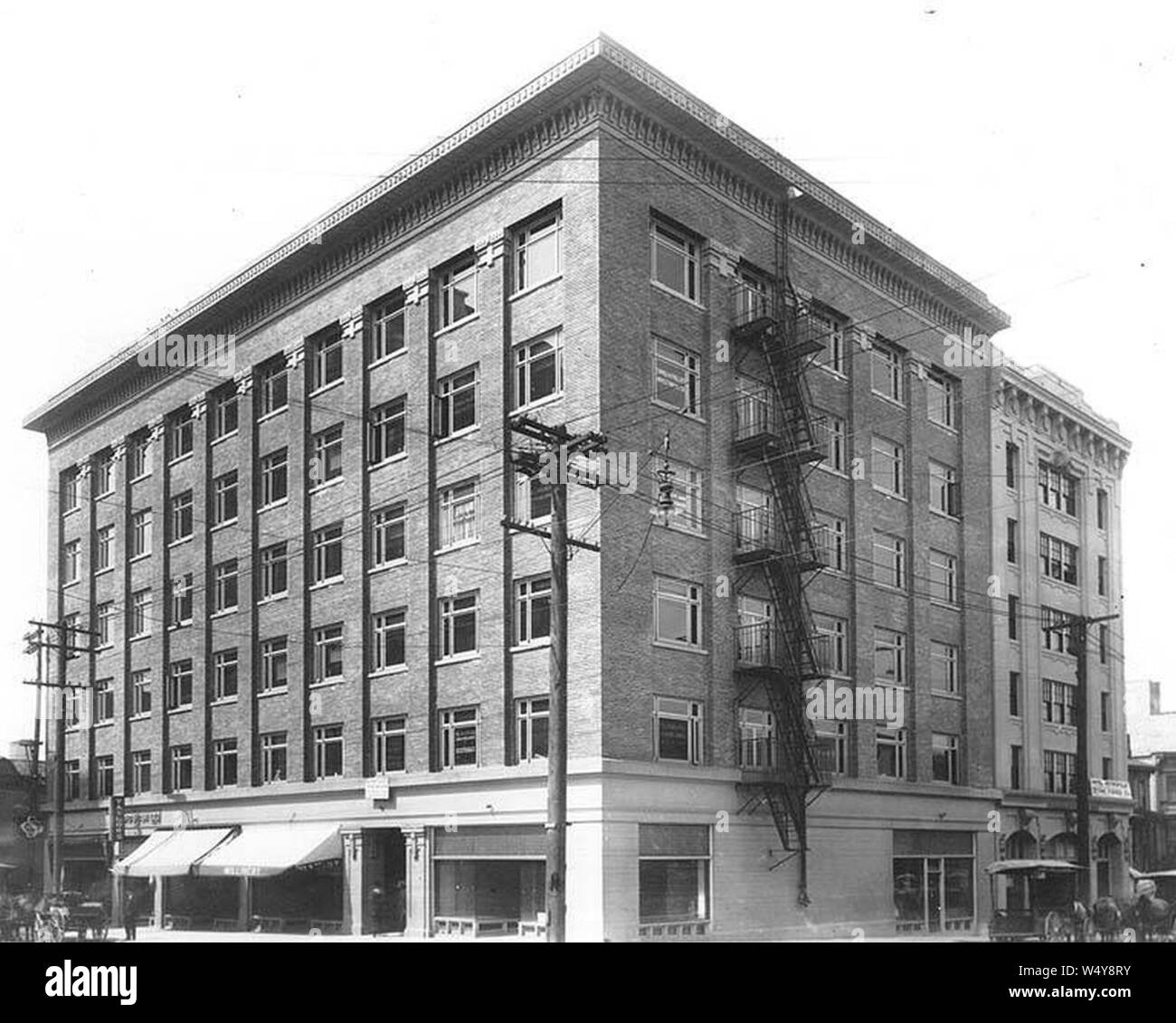 Building corner with art Black and White Stock Photos & Images - Alamy