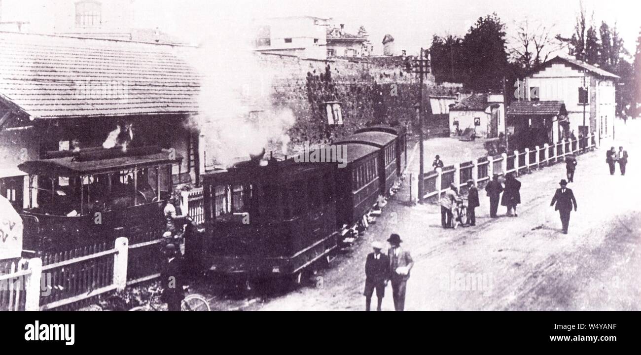 Crema stazione tram Stock Photo - Alamy