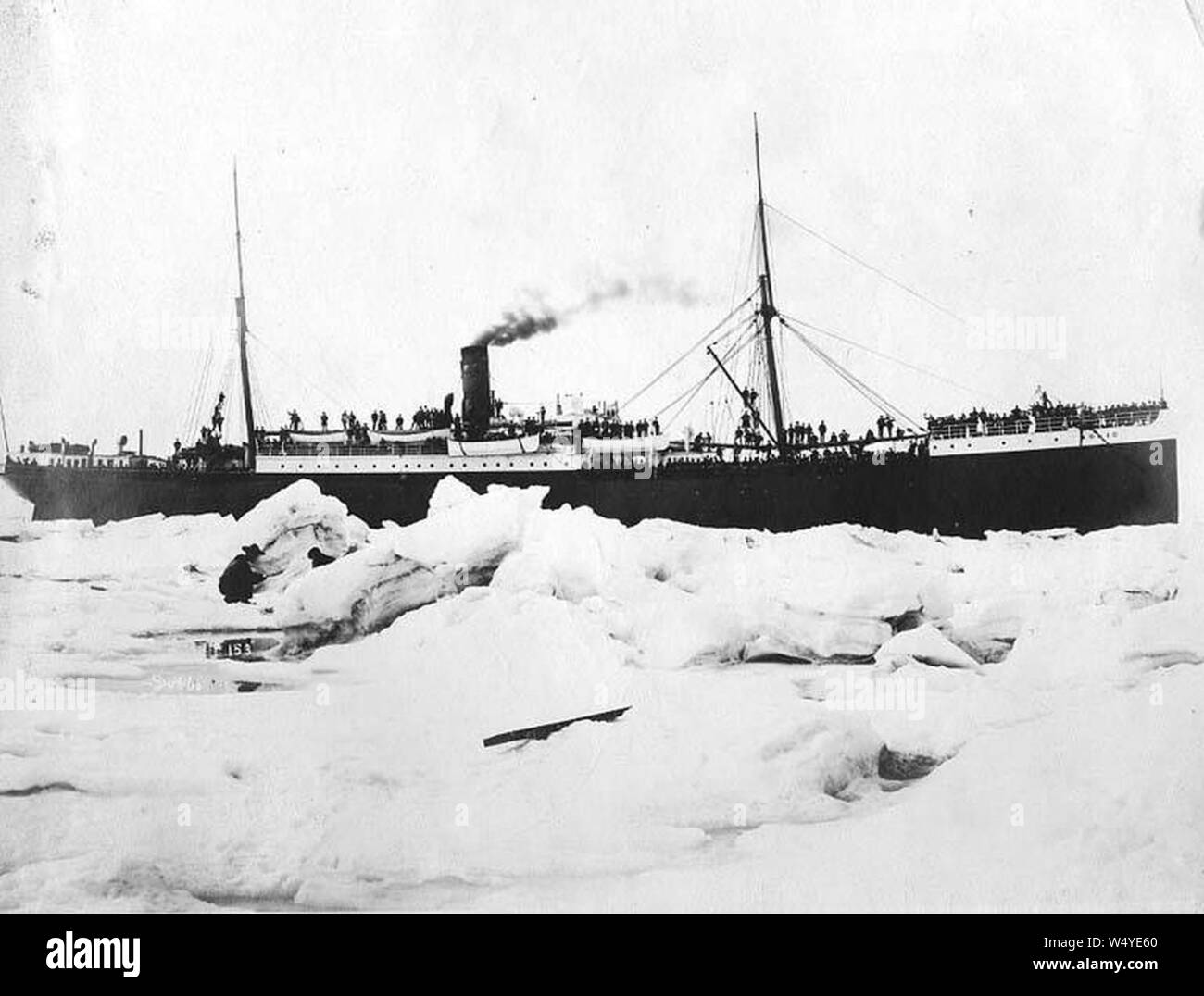 Crew aboard the SS OHIO Alaska between 1900 and 1910 (AL+CA 6827 Stock ...