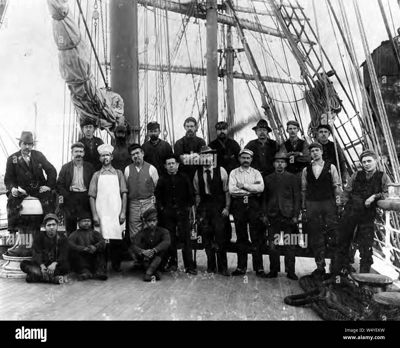 Ship crew 1900 hi-res stock photography and images - Alamy