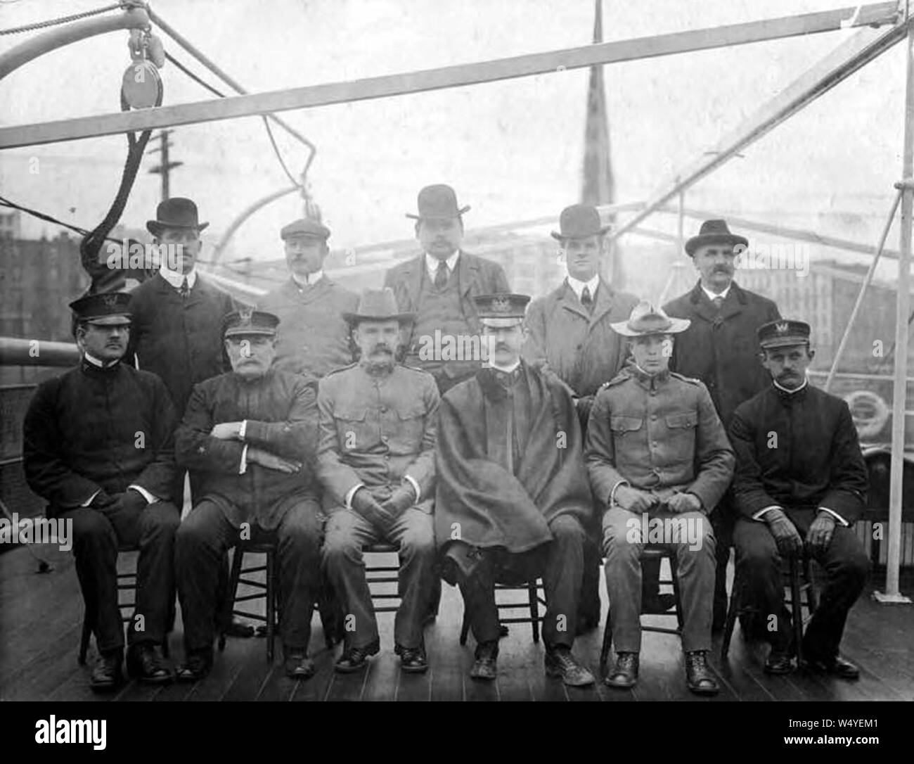 Ship crew 1900 hi-res stock photography and images - Alamy