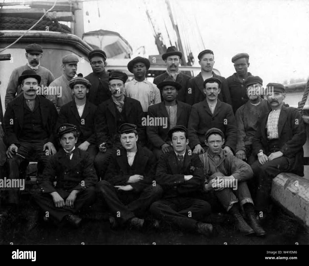 Ship crew 1900 hi-res stock photography and images - Alamy