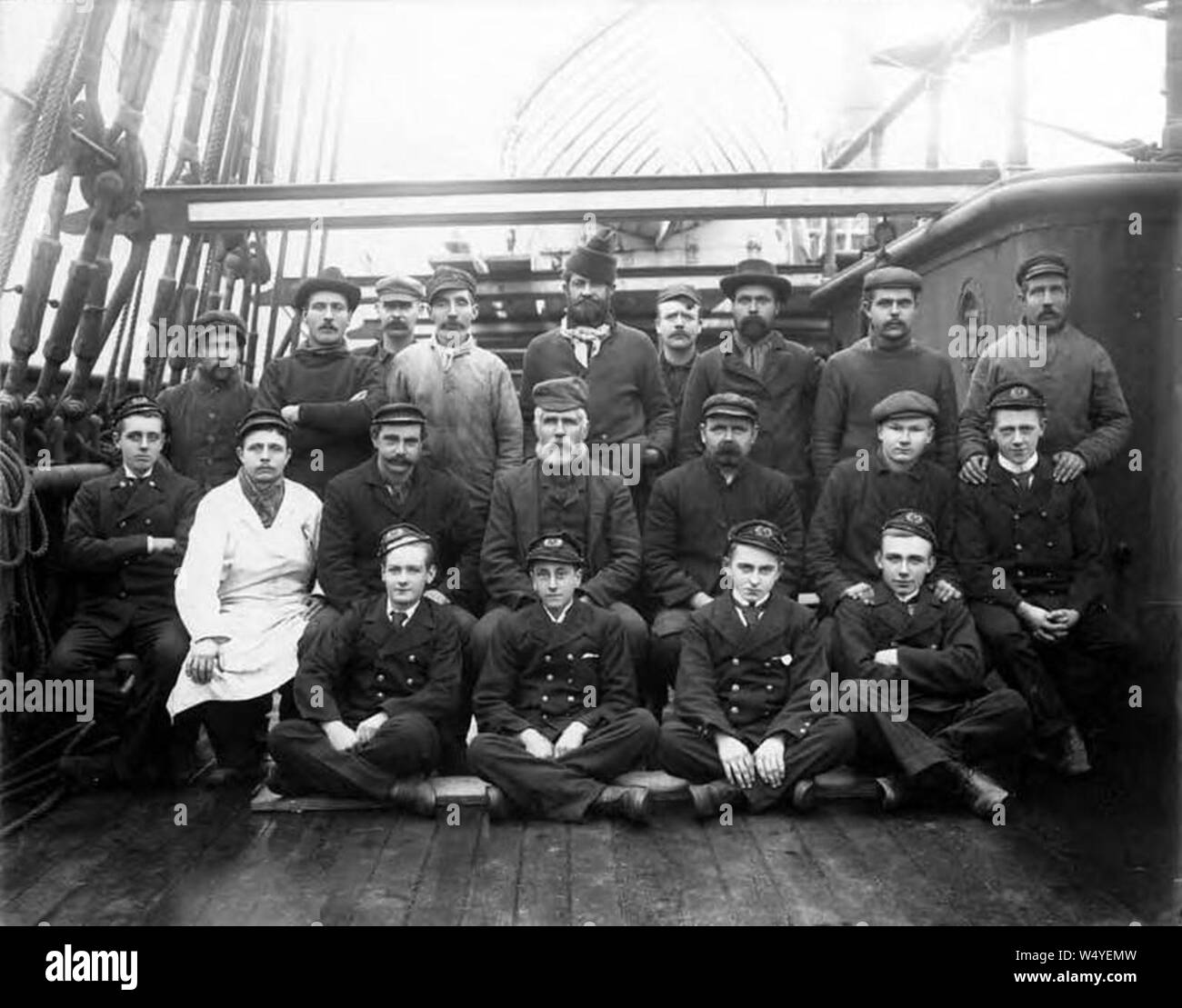 Ship crew 1900 hi-res stock photography and images - Alamy