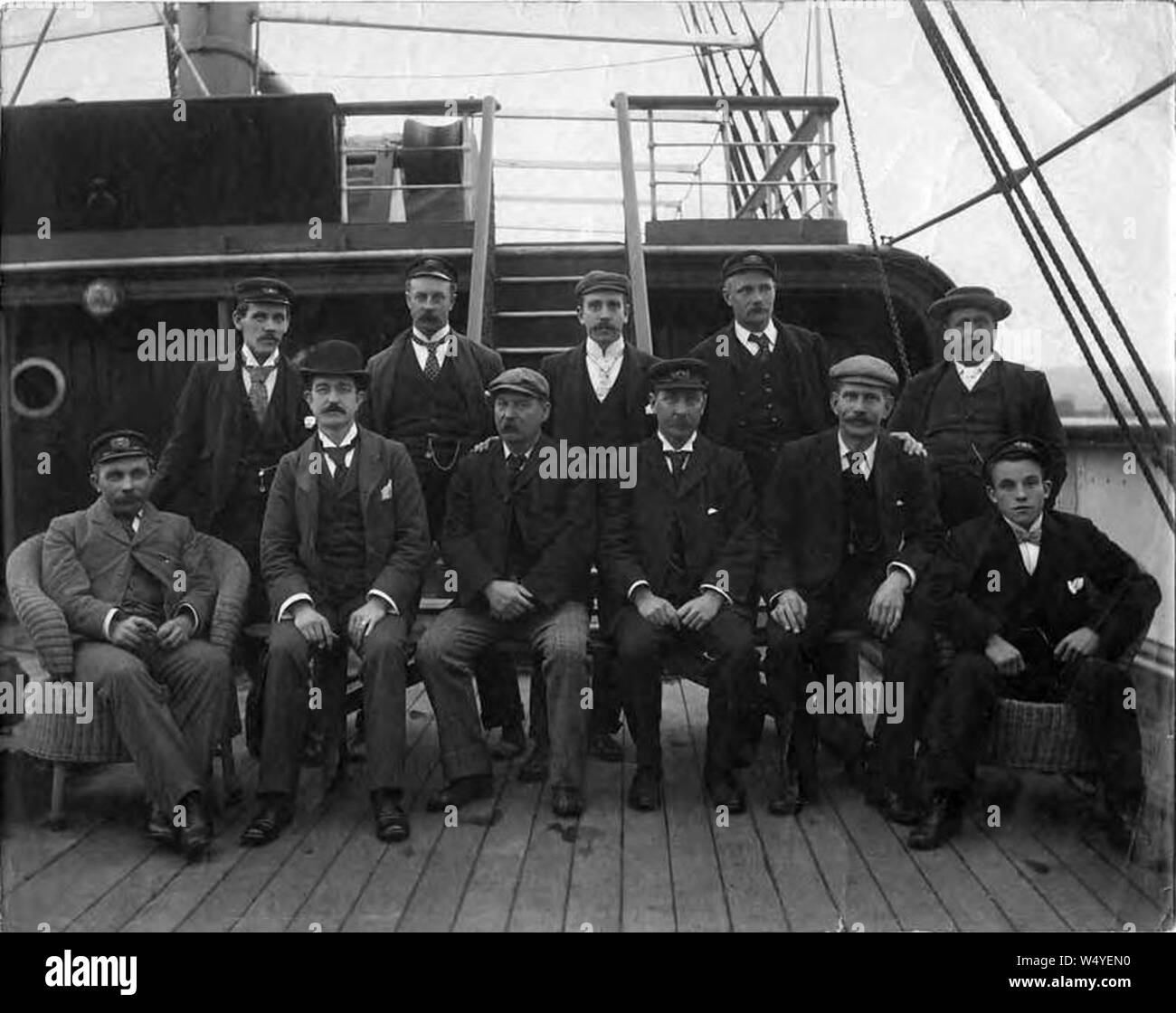 Ship crew 1900 hi-res stock photography and images - Alamy