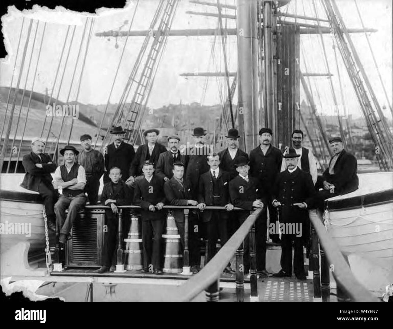 Ship crew 1900 hi-res stock photography and images - Alamy
