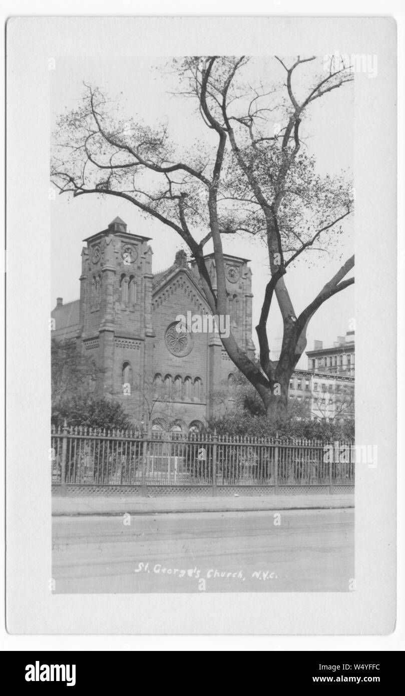 Tree on city square Black and White Stock Photos & Images - Alamy