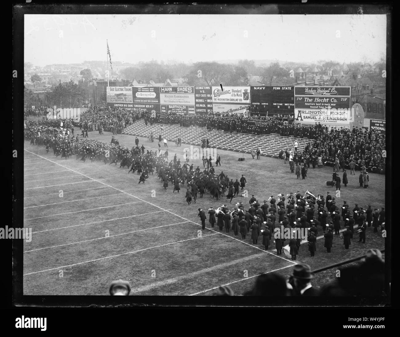 Vintage football game crowd hi-res stock photography and images - Alamy