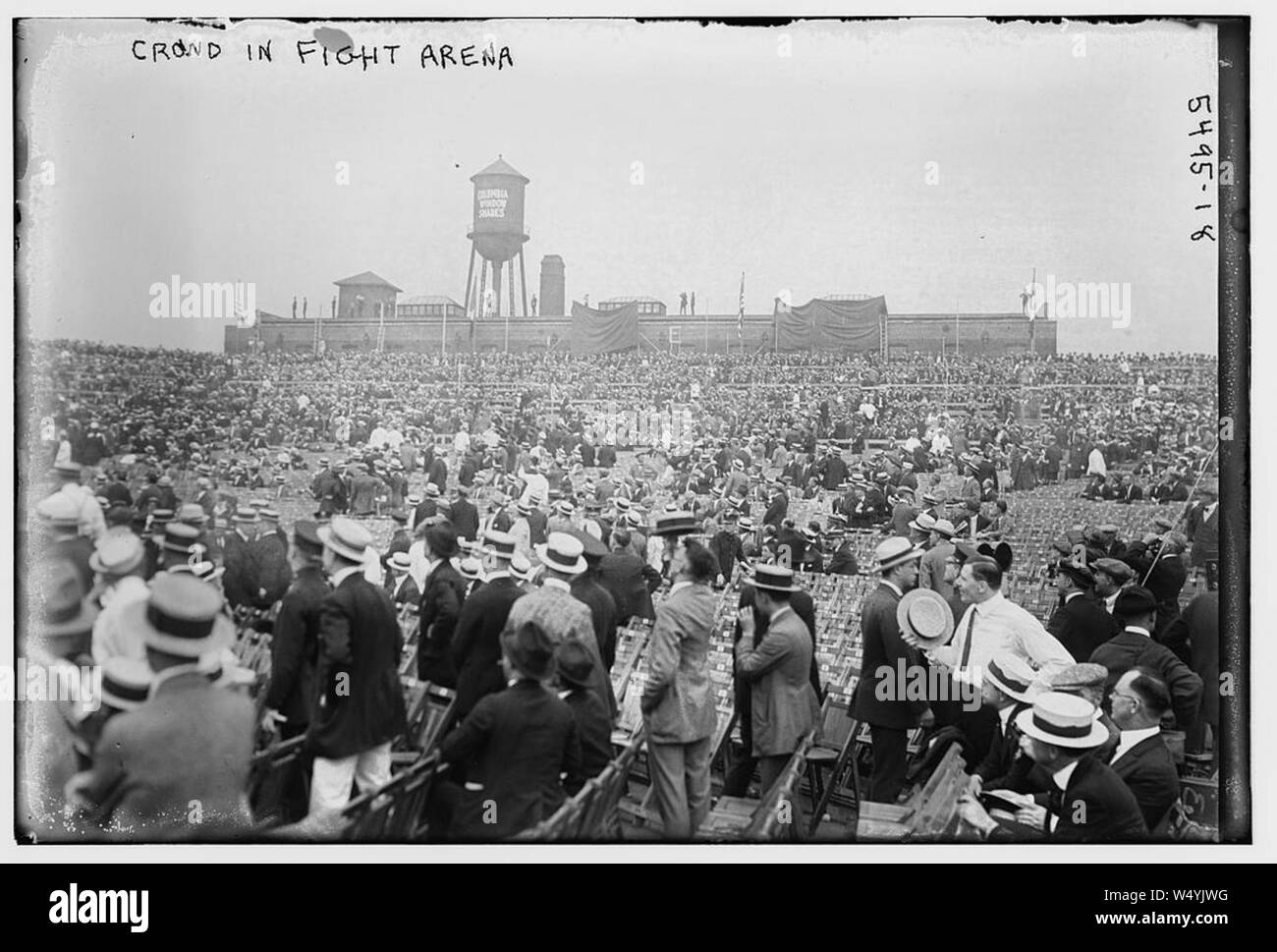 Arena crowd Black and White Stock Photos & Images - Alamy
