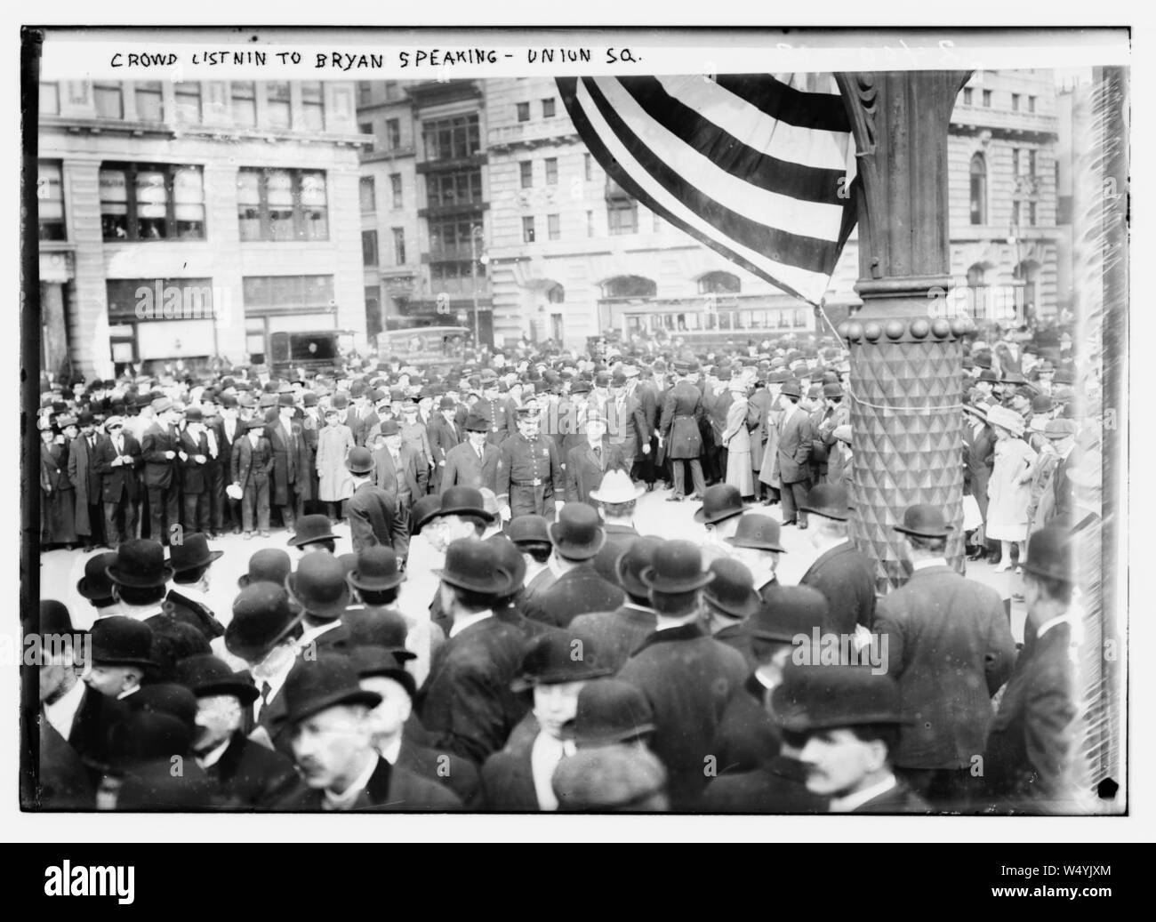 Listening crowd Black and White Stock Photos & Images - Alamy