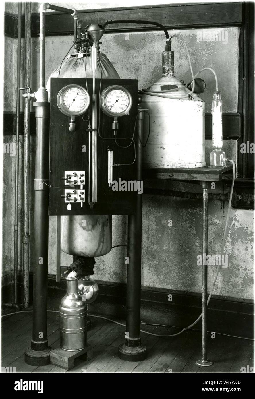 Cryogenics hi-res stock photography and images - Alamy