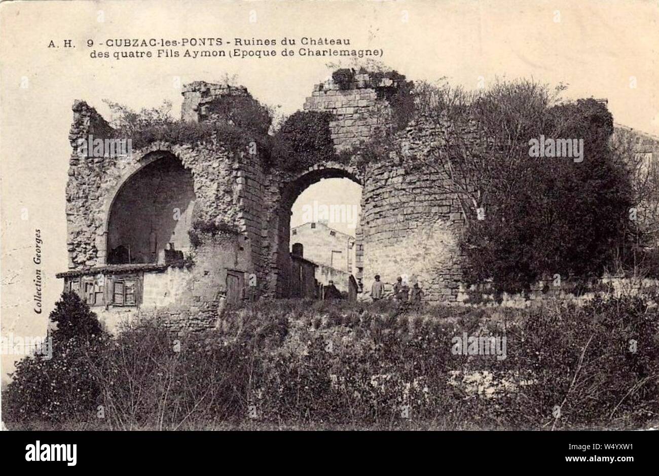 Cubzac-les-ponts - château des 4 fils Aymon 4 Stock Photo - Alamy