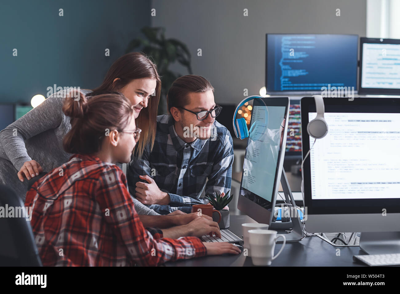 Female programmers working table hi-res stock photography and images - Alamy