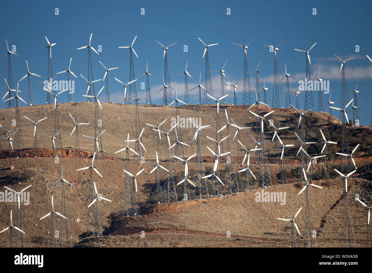 Horizontal axis wind turbines near Tehachapi Pass, California, USA ...