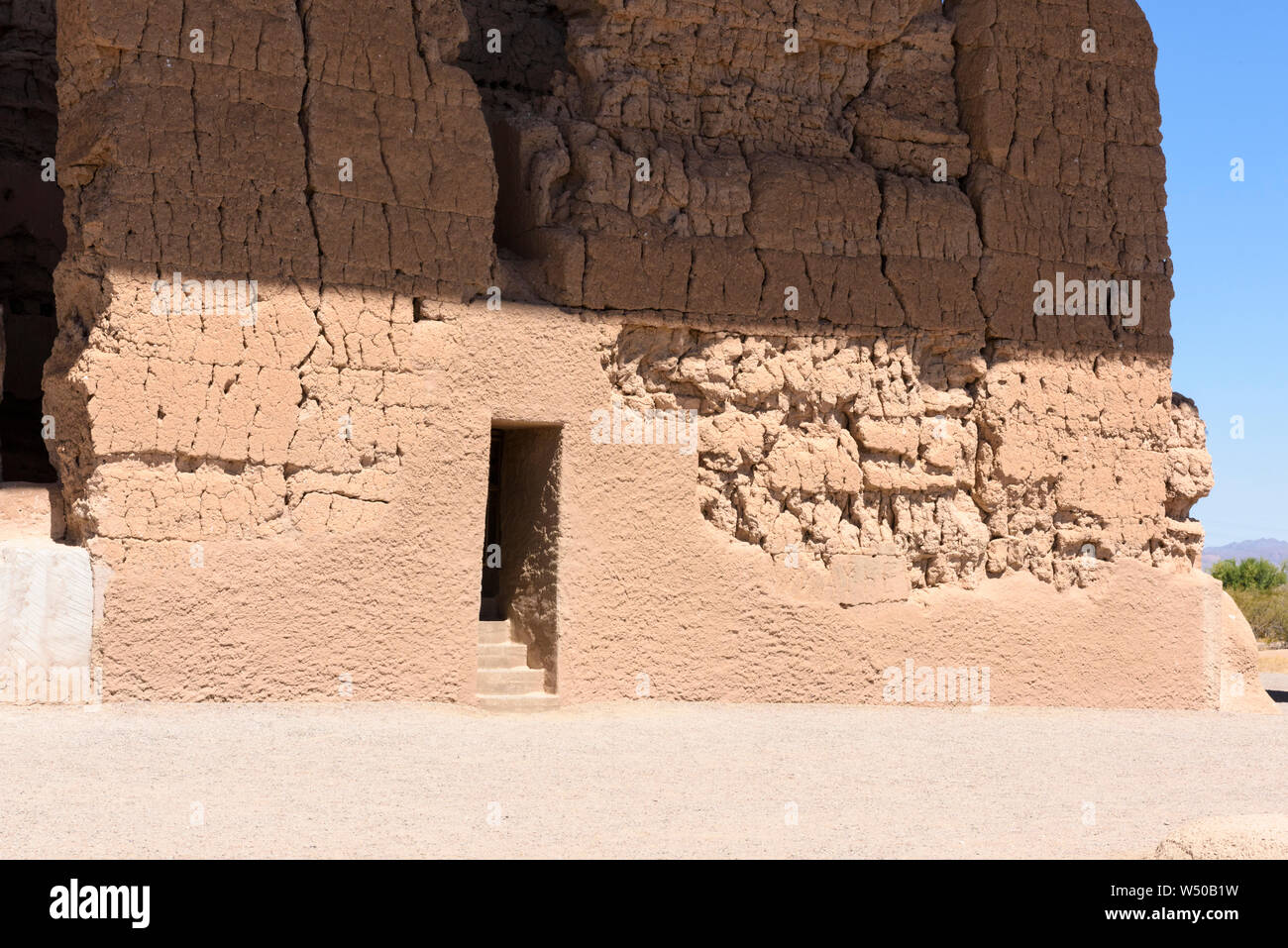 Ancient wall adobe hi-res stock photography and images - Alamy