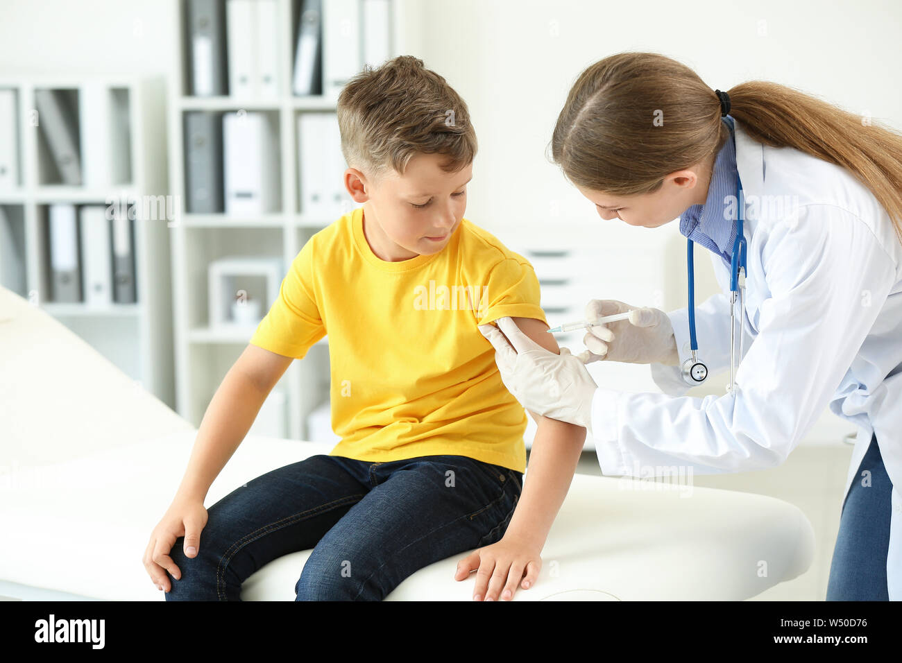 Doctor vaccinating little boy in clinic Stock Photo - Alamy