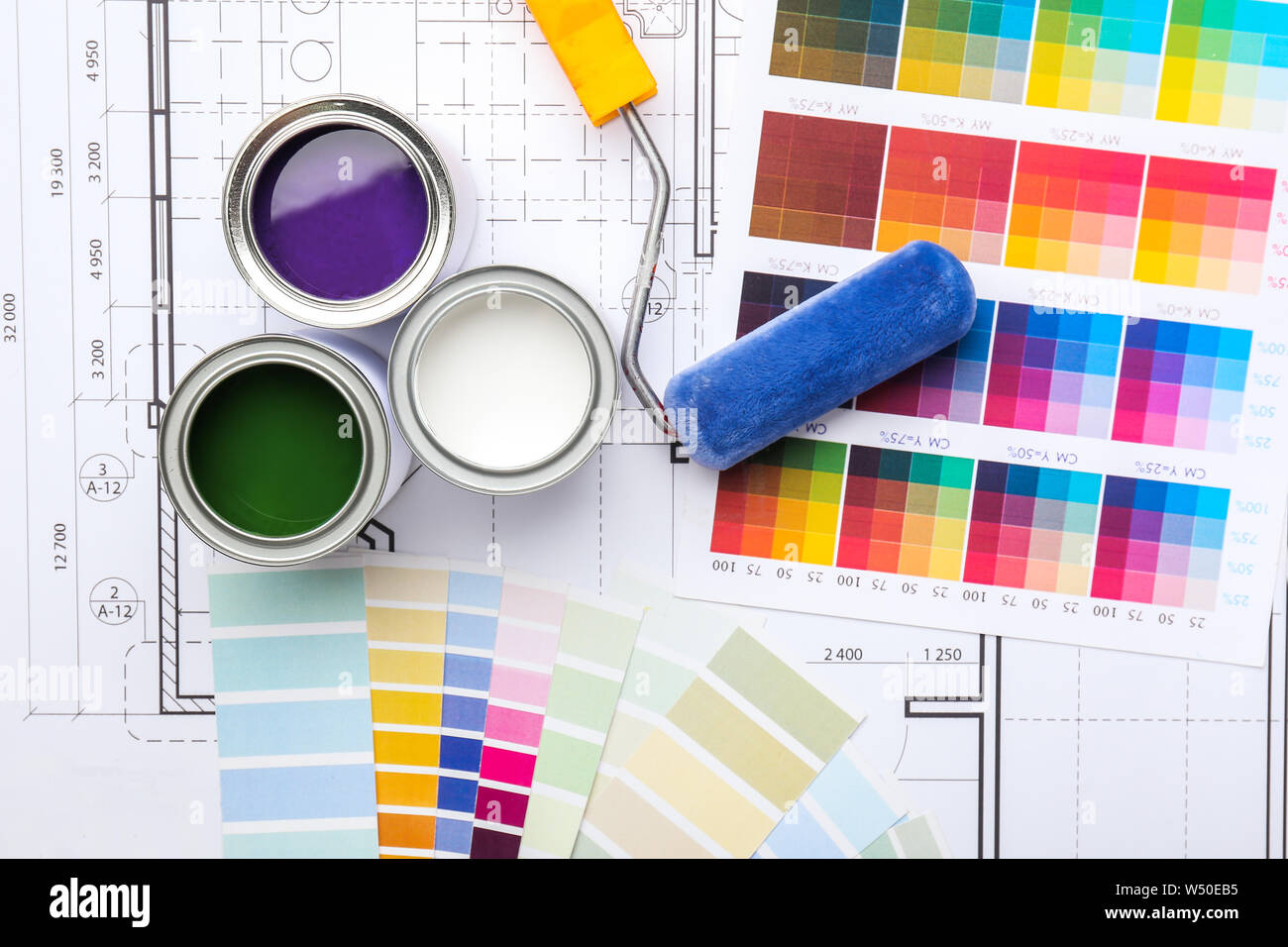 Paint cans palette roller hi-res stock photography and images - Alamy