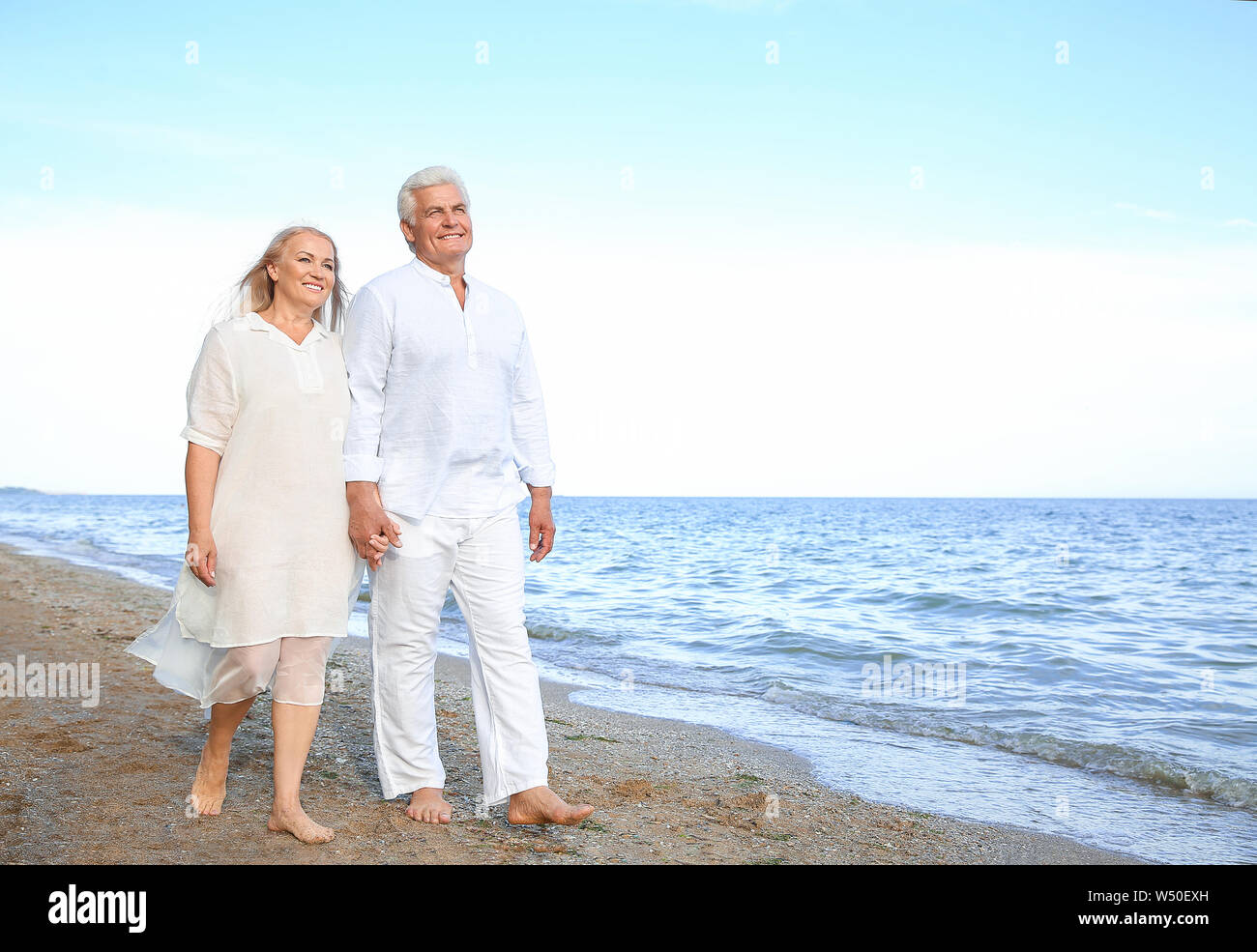 Happy mature couple at sea resort Stock Photo - Alamy