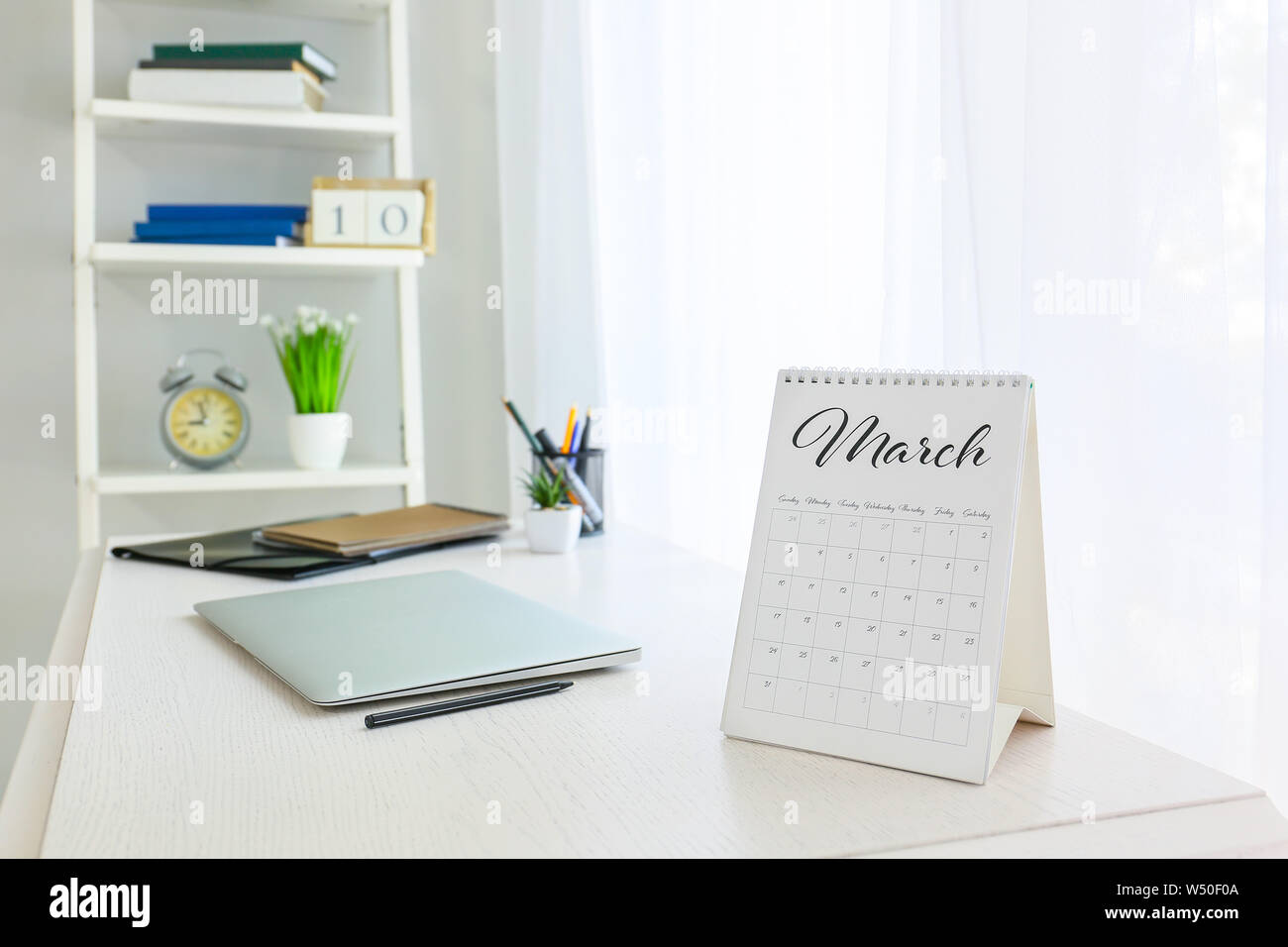 Flip calendar on table in room Stock Photo - Alamy