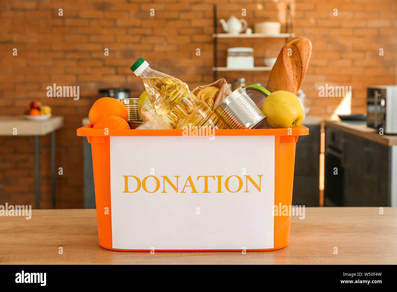 Kitchen participation hi-res stock photography and images - Alamy