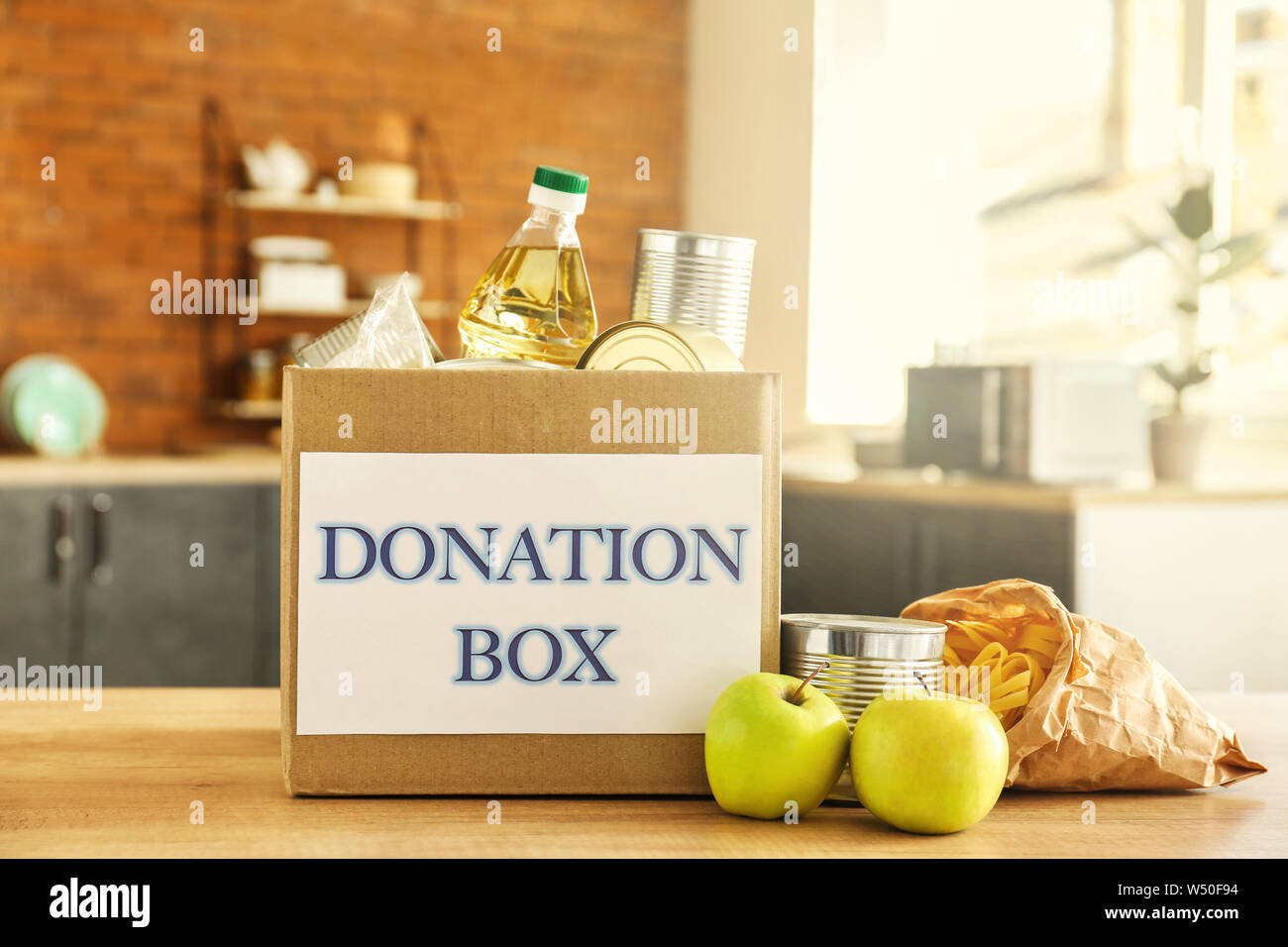 Kitchen participation hi-res stock photography and images - Alamy