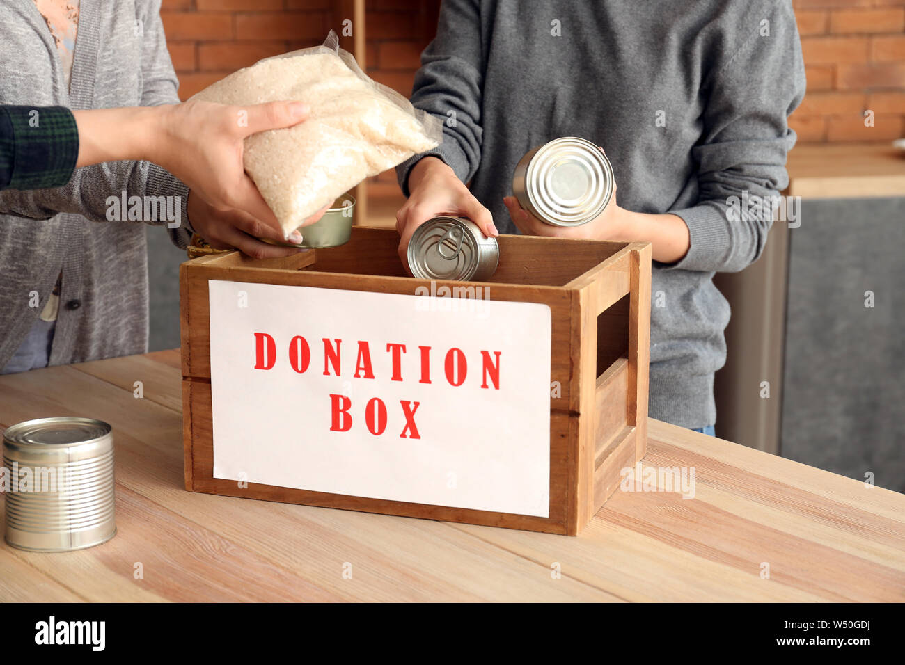 Volunteers table hi-res stock photography and images - Alamy