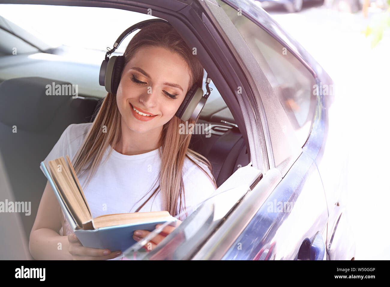 Reading book in car hi-res stock photography and images - Alamy