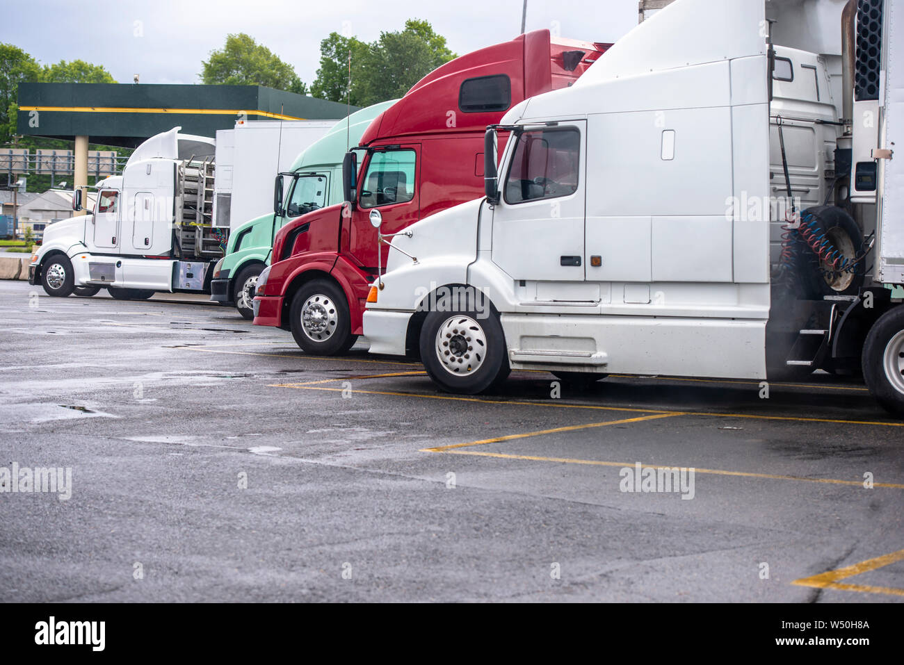 Loading of a semi trailer hi-res stock photography and images - Alamy