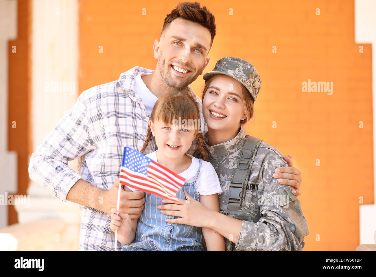 Mother child and soldier homecoming family hi-res stock photography and ...