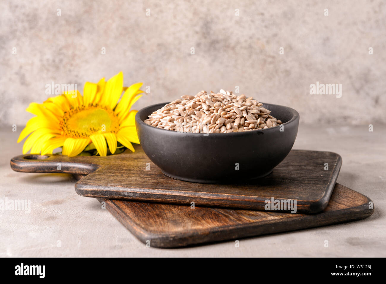 Frying pan sunflower seeds hi-res stock photography and images - Alamy