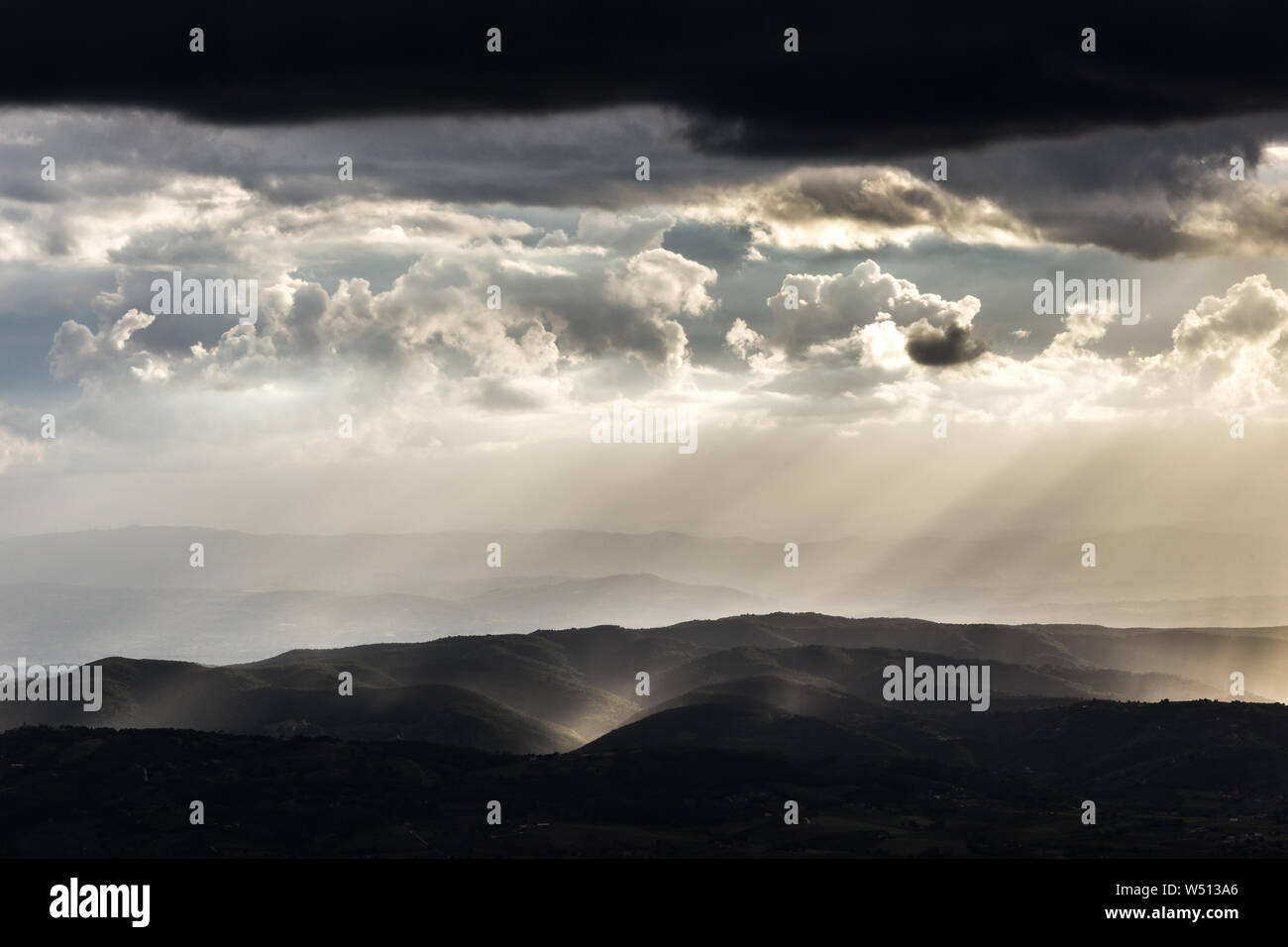 Sun shines through rain clouds hi-res stock photography and images - Alamy