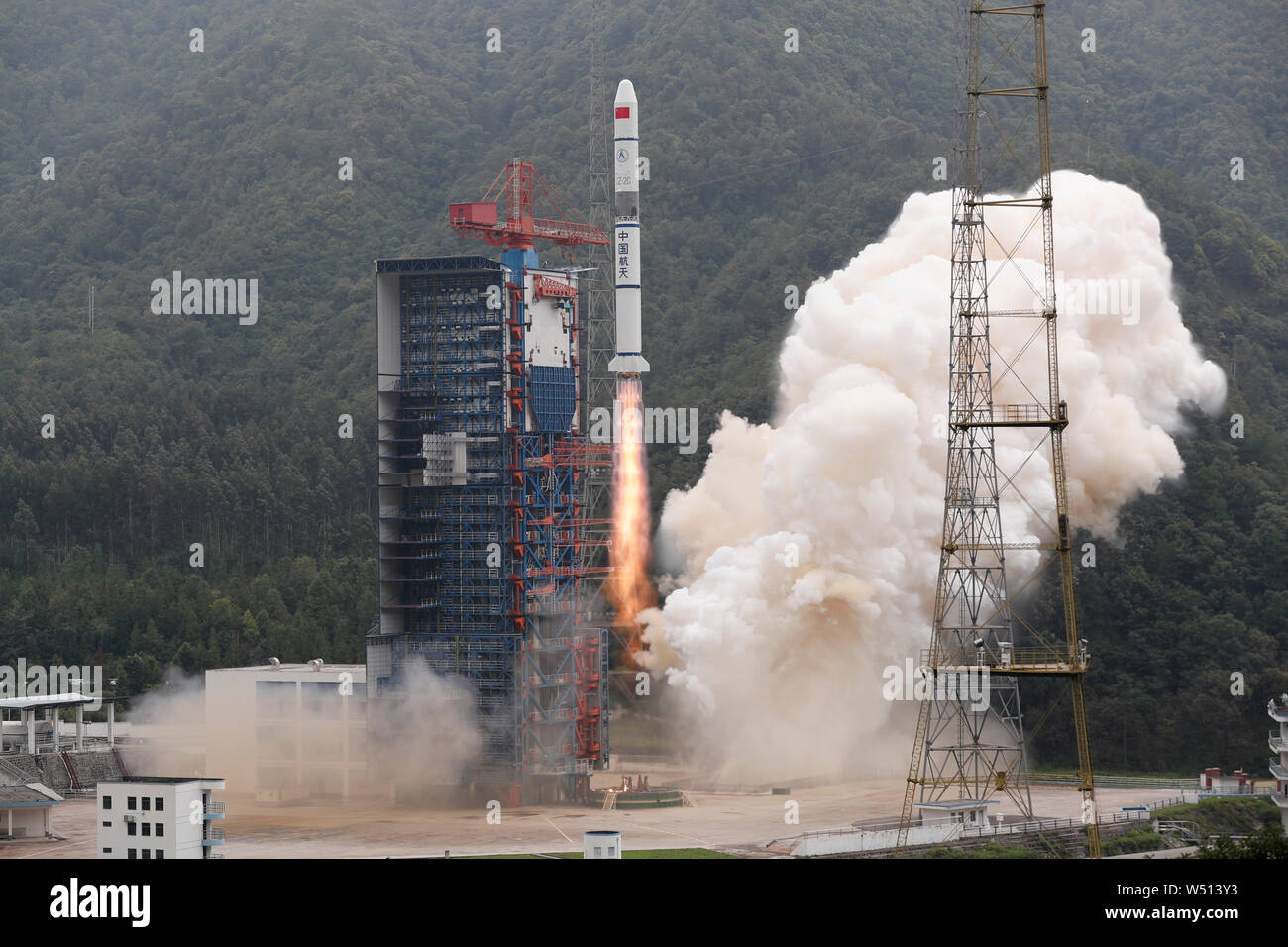 Long march 2c hi-res stock photography and images - Alamy