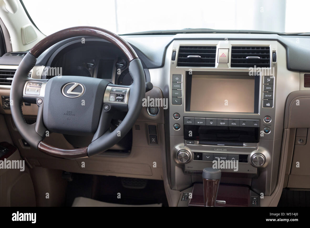 Lexus gx 460 hi-res stock photography and images - Alamy