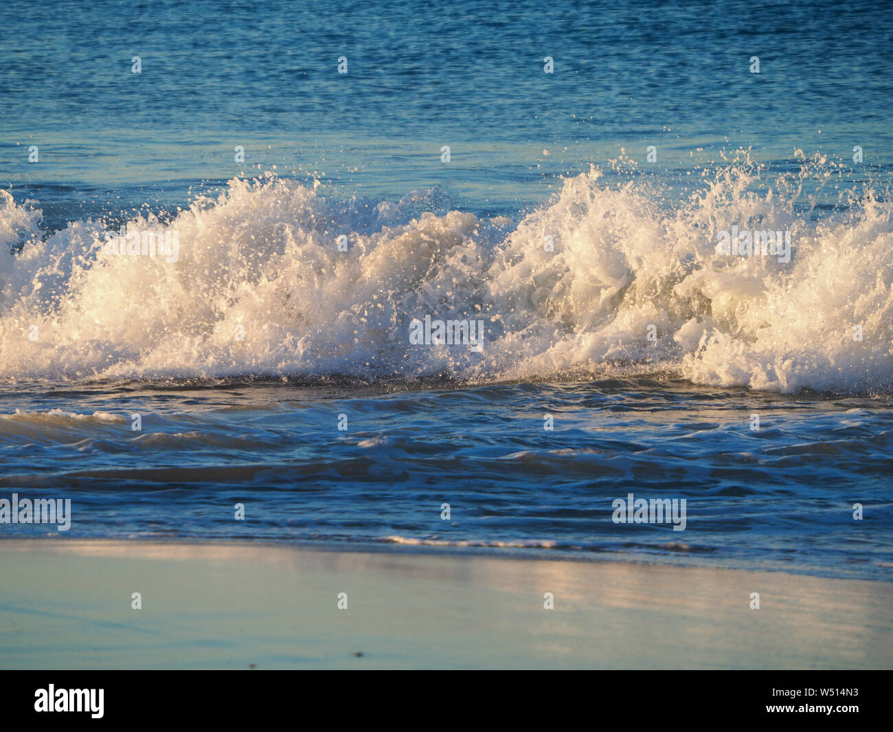 Rolling Waves High Resolution Stock Photography and Images - Alamy