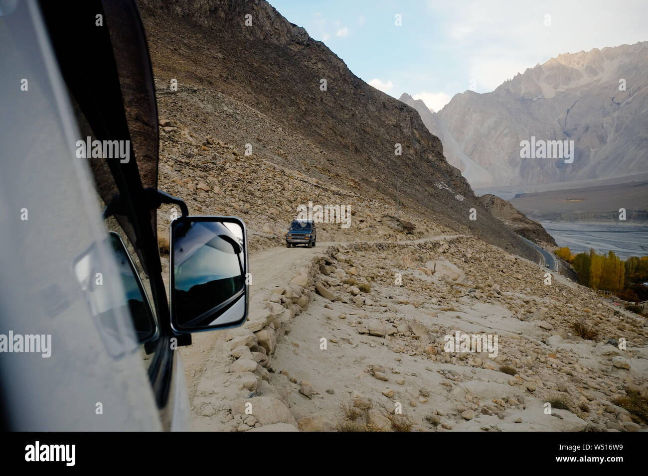 Hunza dangerous road hi-res stock photography and images - Alamy