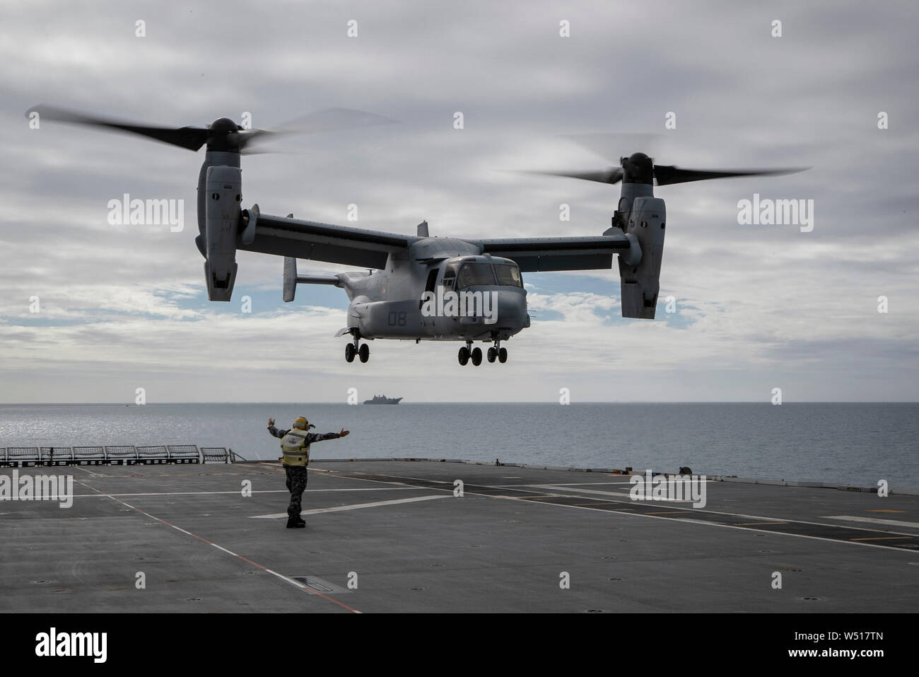 A United States Marines V22 Osprey conducts landings on HMAS Canberra ...
